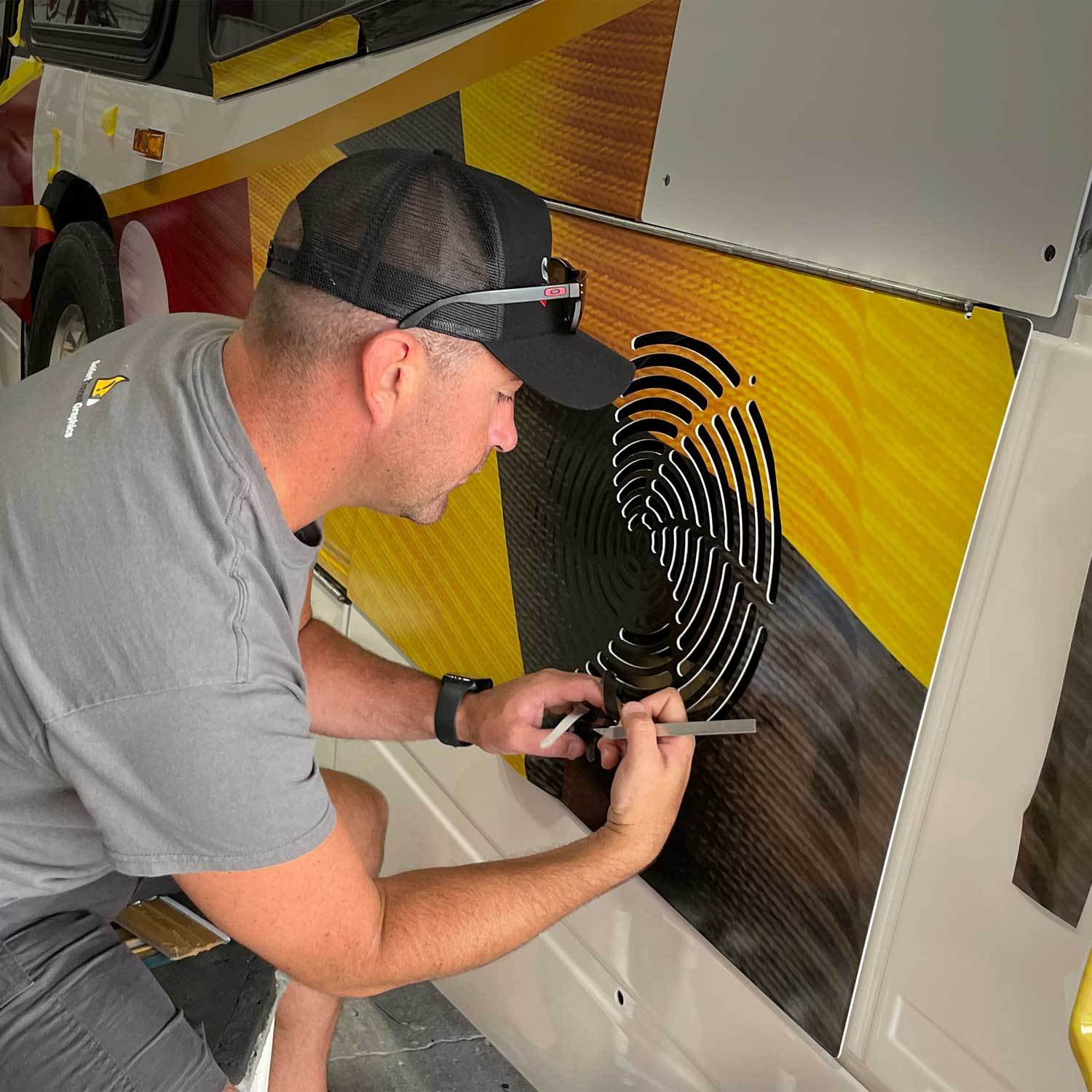 Contact Us - Commanding Service - Seifert Transit Graphics